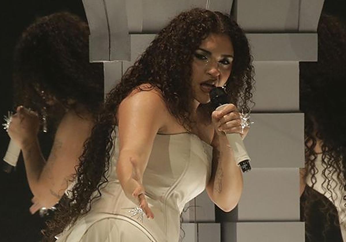 Quién es La Chispa, la corista de Rosalía que actuó en 'UPA Next' y es una de las favoritas del ...